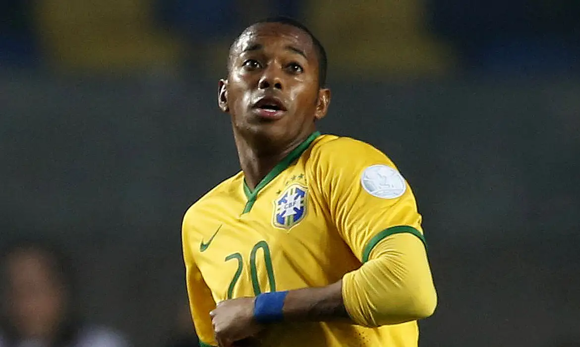Robinho tem vida de LUXO na cadeia com direito a futebol; veja os ...